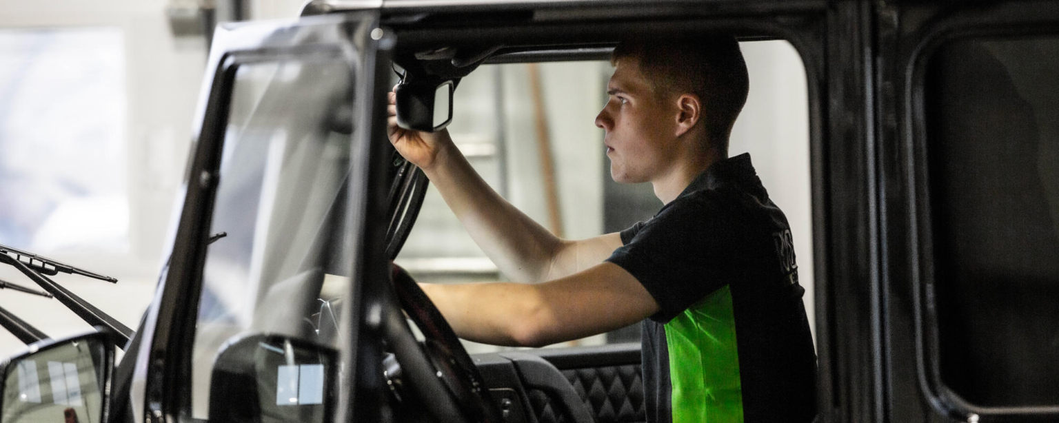 Byta bilglas & laga stenskott